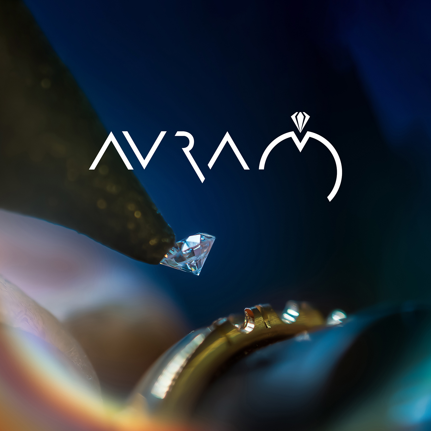 Edelsteinfasser Róbert Avram in Leonding